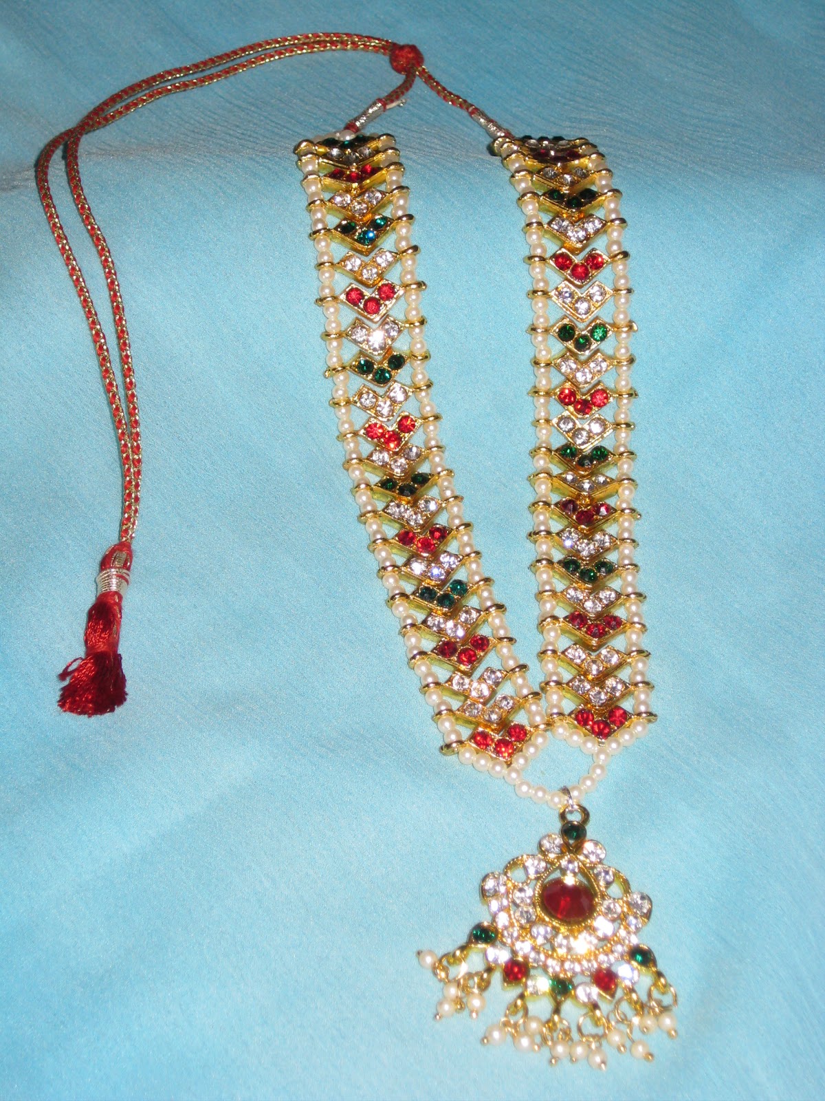 Sakhi Jewellery: Kanthi Designs