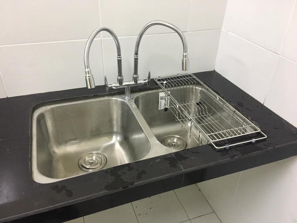 RUMPUN JAYA BINA GEMILANG: Pemasangan Sinki dan Table top