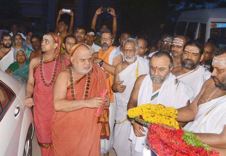 Shankara!: Sringeri Shankaracharyas visit Ramanathaswamy temple in ...