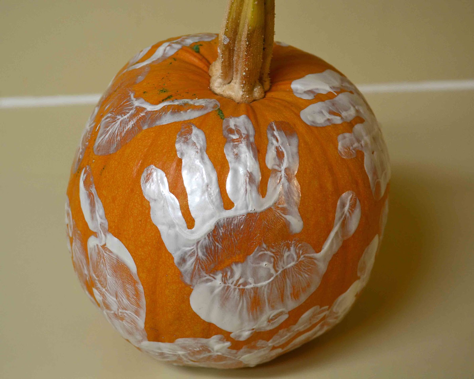 Babblings and More: Hand-Print Pumpkins