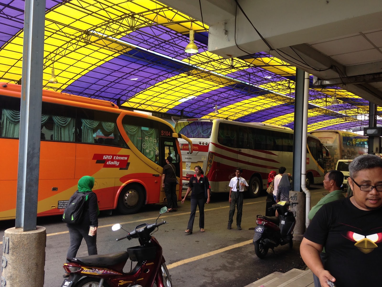 TRANFORMERS UNITED: LAWATAN KE KEDAI RADEN BATU PAHAT (DEPAN BUS STAND)