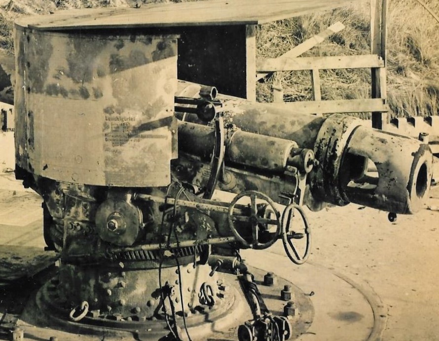 World War 1 Windows: Gun Barrel with Firing Mechanism on the Mole Coast ...