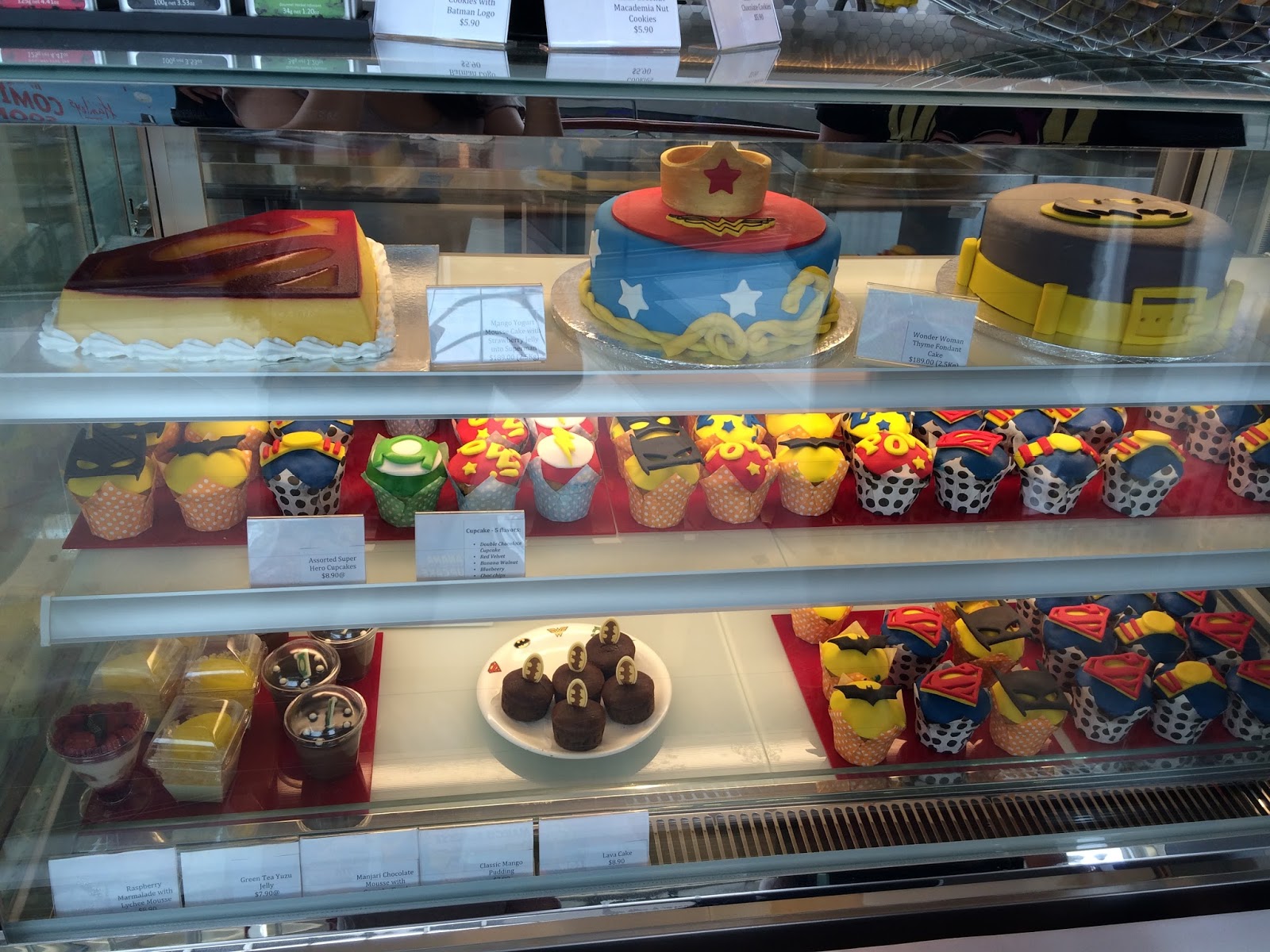 DC Comics Superheroes Cafe : Batman Edition » Deenise Glitz