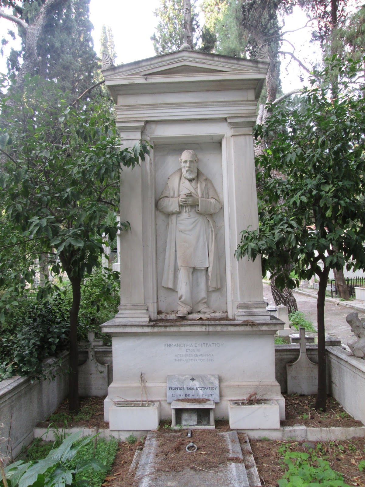 Athens First Cemetery in English: Ancient Greece in the Cemetery