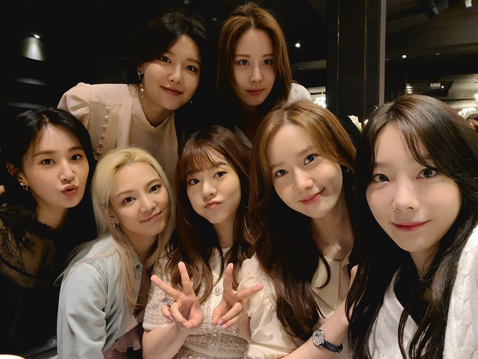 SNSD members reunite at their Manager's wedding - Wonderful Generation