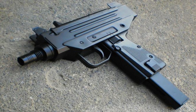 WeaponoTech : India's Fire Power : Pistols and Sub-Machine Guns used by ...