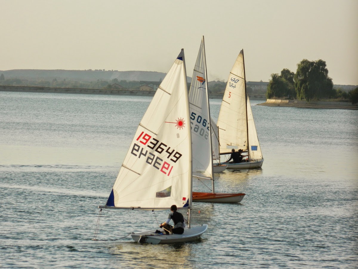 LA MULTI ANI, ROMANIA!: Veliere raspandite