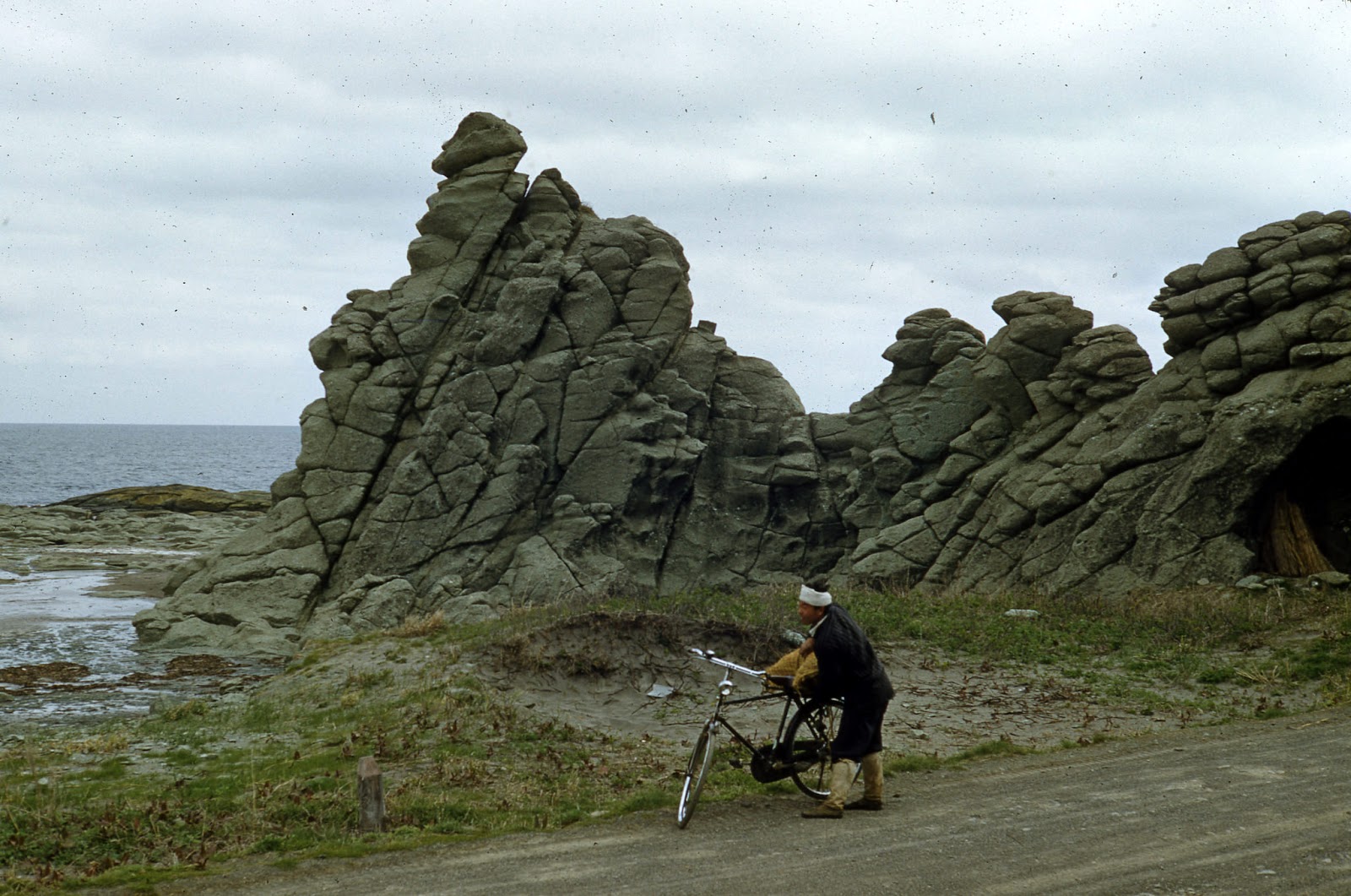 Rare Color Photographs Document Everyday Life in Japan in the Late ...