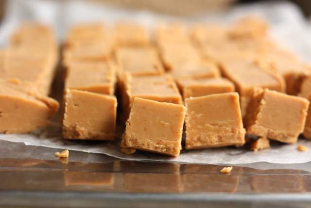 baking = love: Salted caramel fudge: russian fudge's creamy cousin