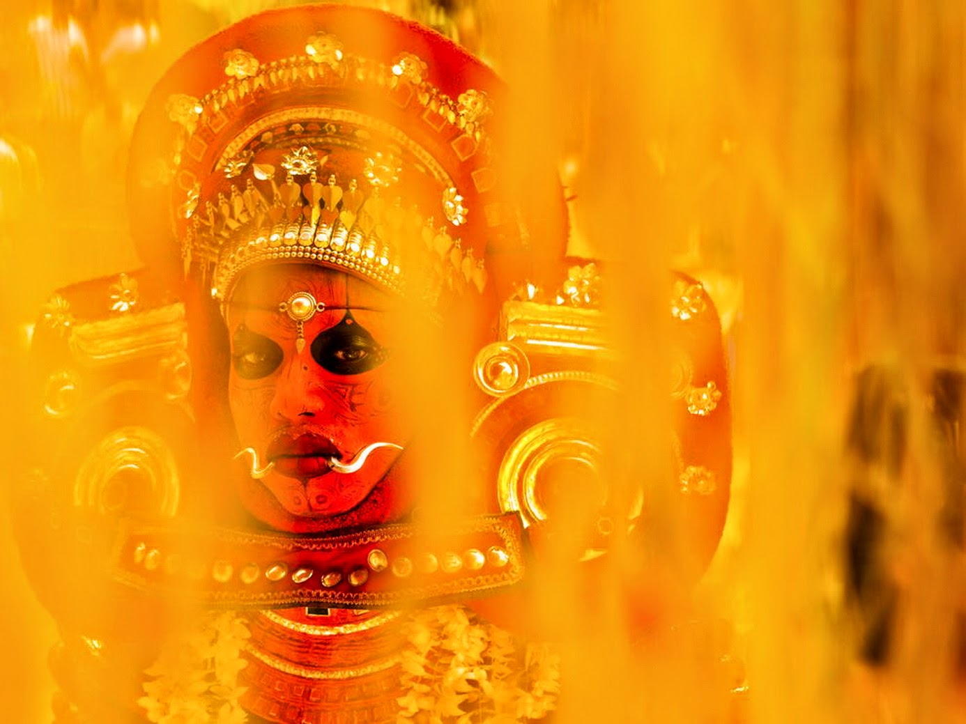 Trip to See the Ritual of Theyyam Dance in Kannur in Kerala - Explore ...