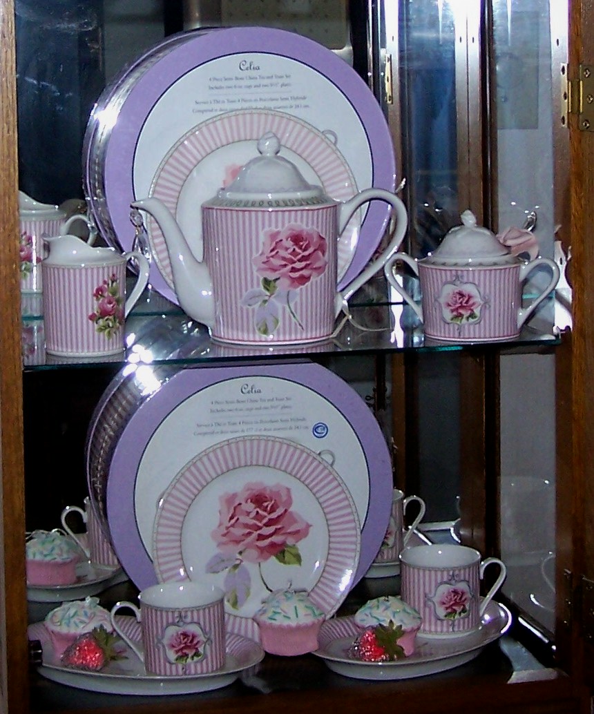 Tea Cottage Pretties: LAURA ASHLEY DINNERWARE
