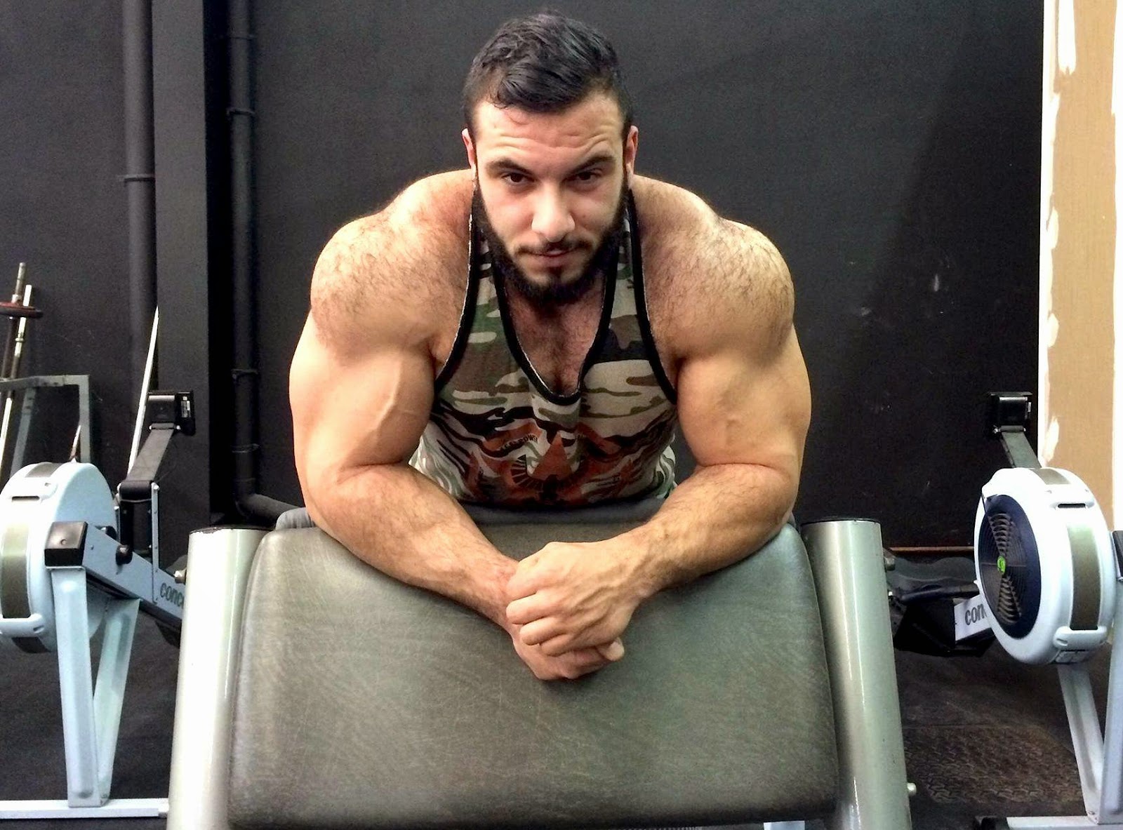 Muscle Lover: Big Lorenzo Becker from France