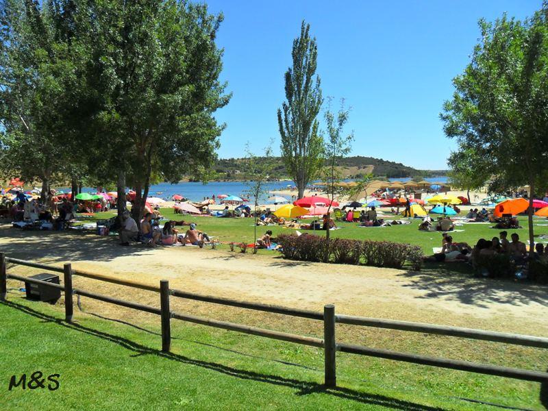 Monumentos e Sítios: Praia Fluvial da Ribeira (Azibo)