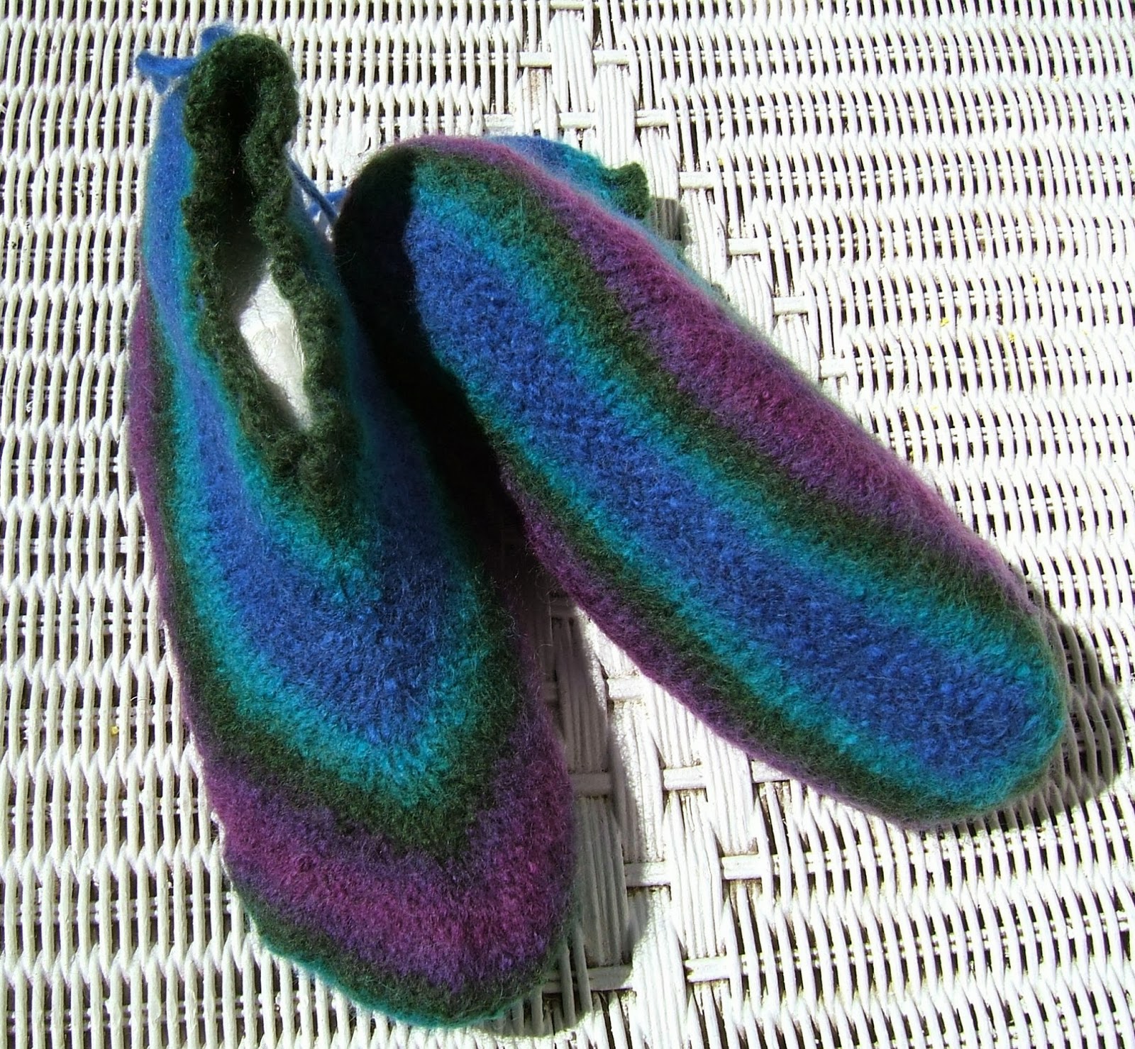 aussie knitting threads: Felted slippers and spring flowers