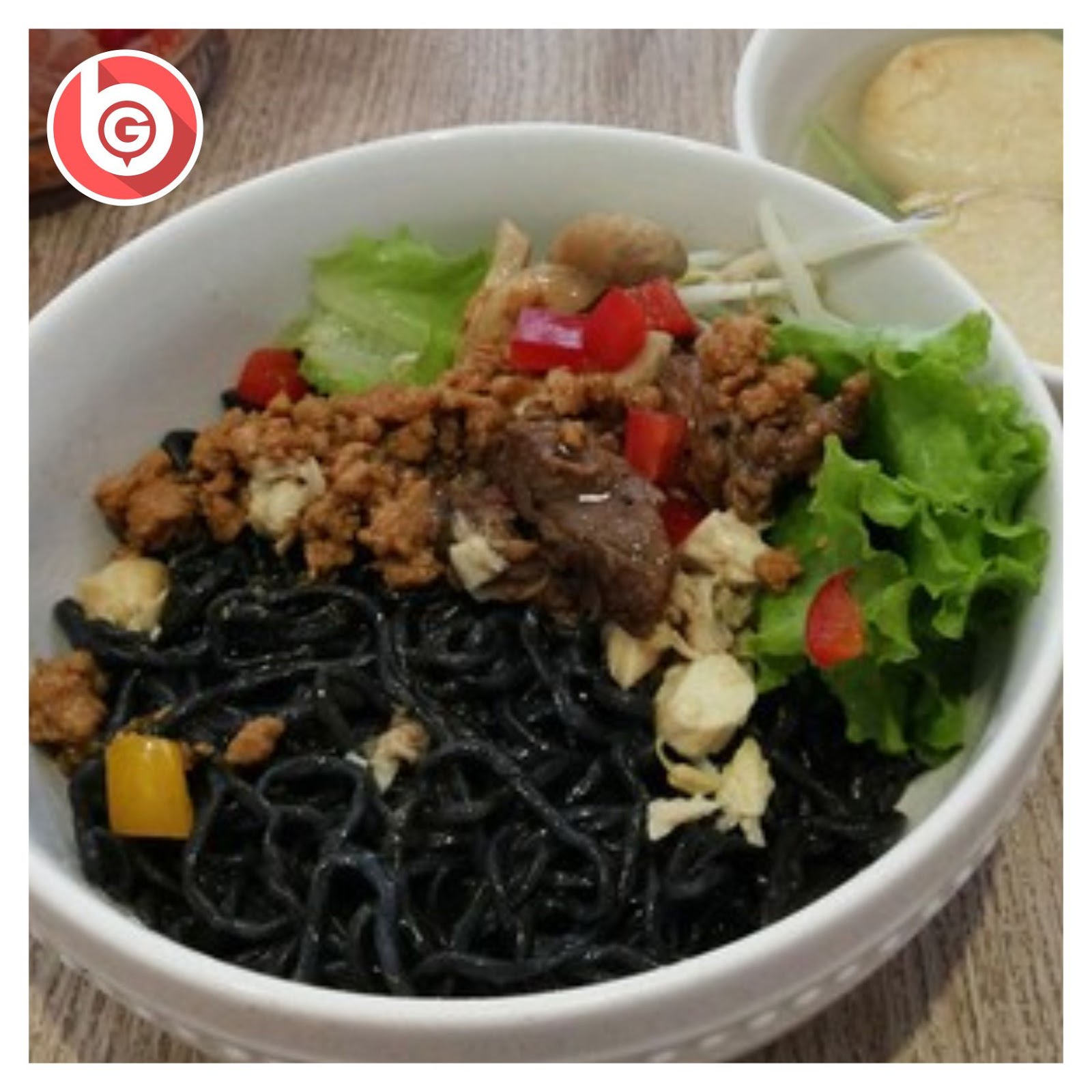 Bakso Mie Hitam: Ada aroma khas cumi-cuminya | Bakso Guide