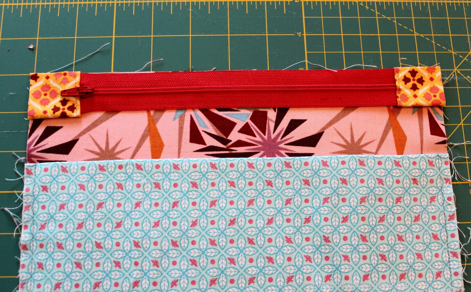 Between Quilts: Tutorial: Tablet Carrying Case