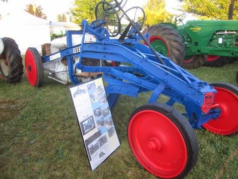 1921 Fordson with a Wehr grader attached - Sin A Car