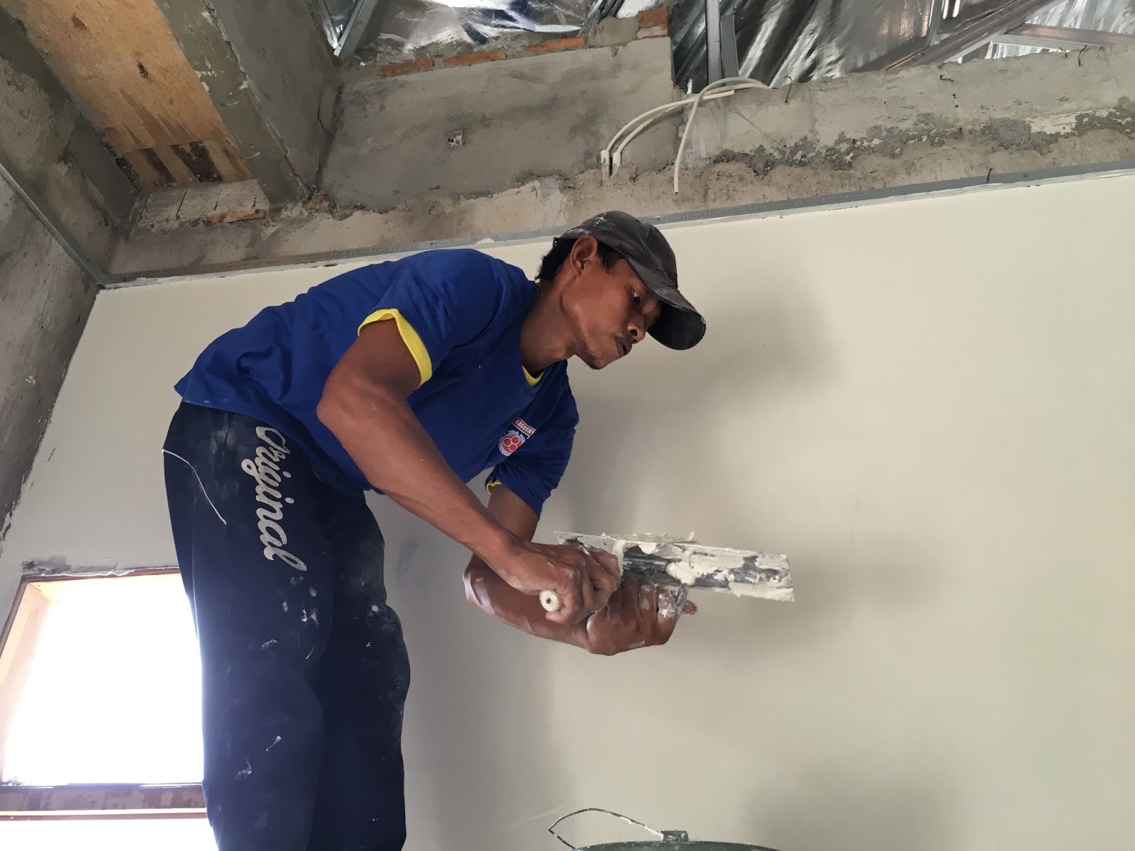 Cat diatas Dinding TR-30 Acian Putih