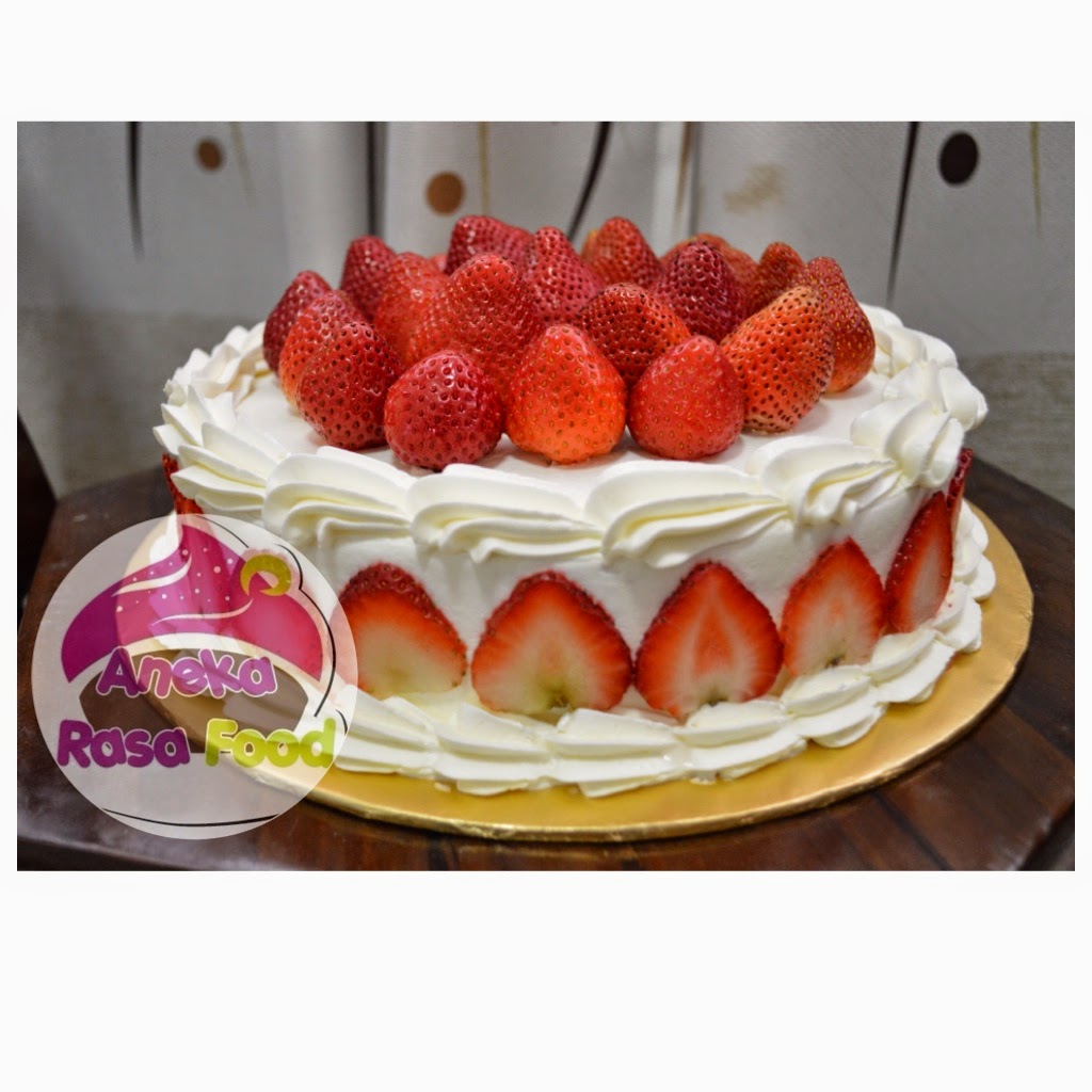 ANEKA RASA FOOD: Red Velvet cake with strawberries
