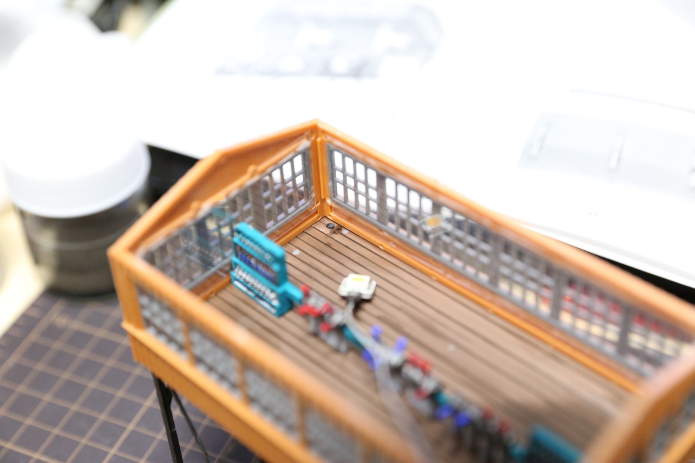 とりあえず設置してみて様子をみる。塗装はまだ塗り難い所だけ。