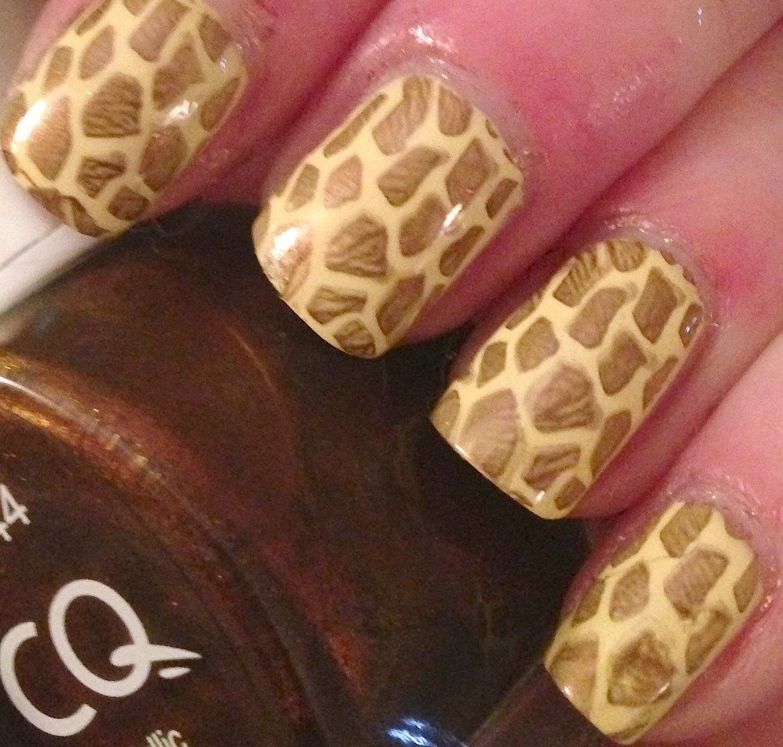 Polish Off the Bottle: Shot of the Day: Giraffe Print Nails