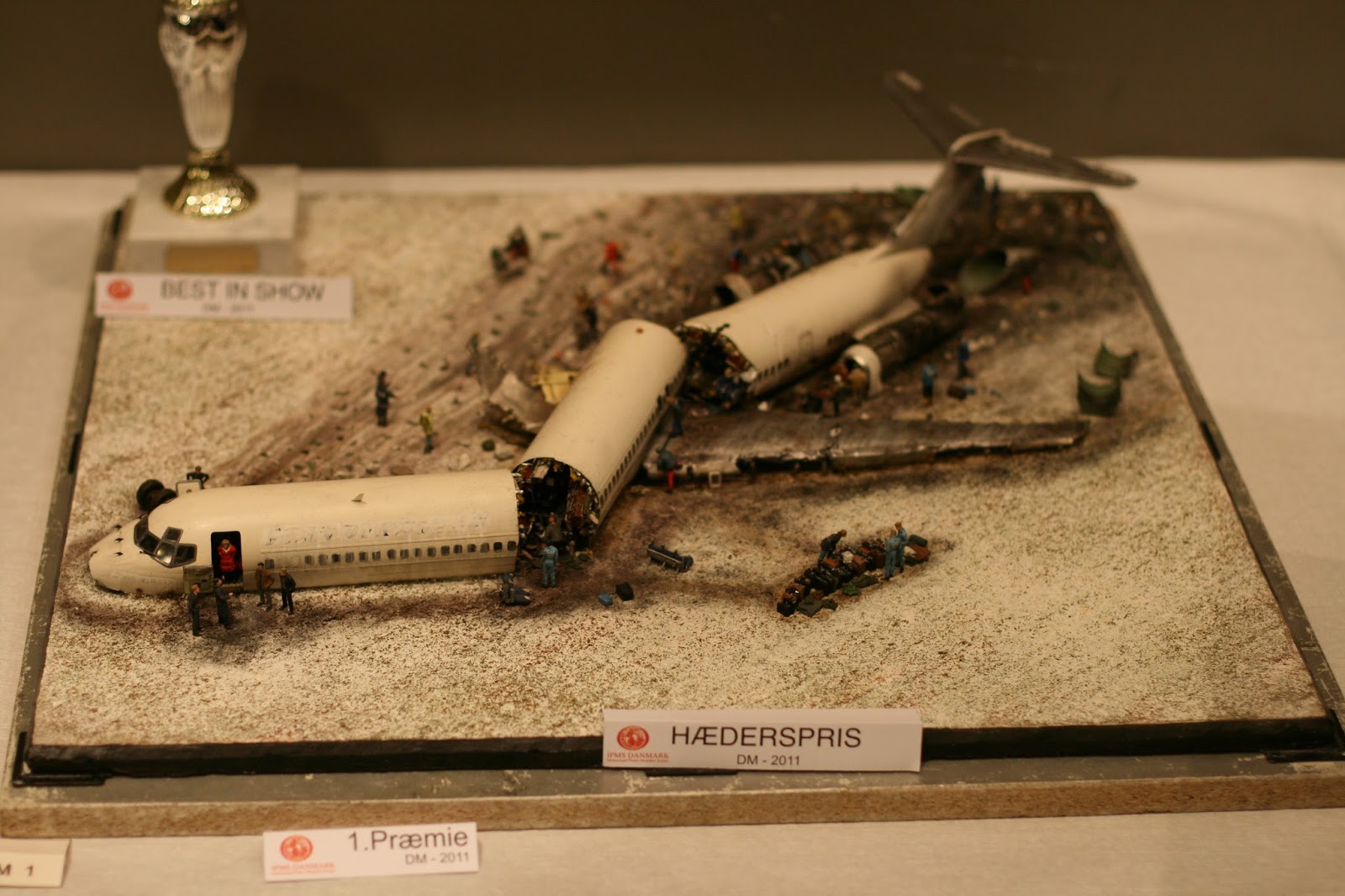 MODELLOURS WORKSHOP: Scandinavian Airlines Flight 751 - Diorama of the Day