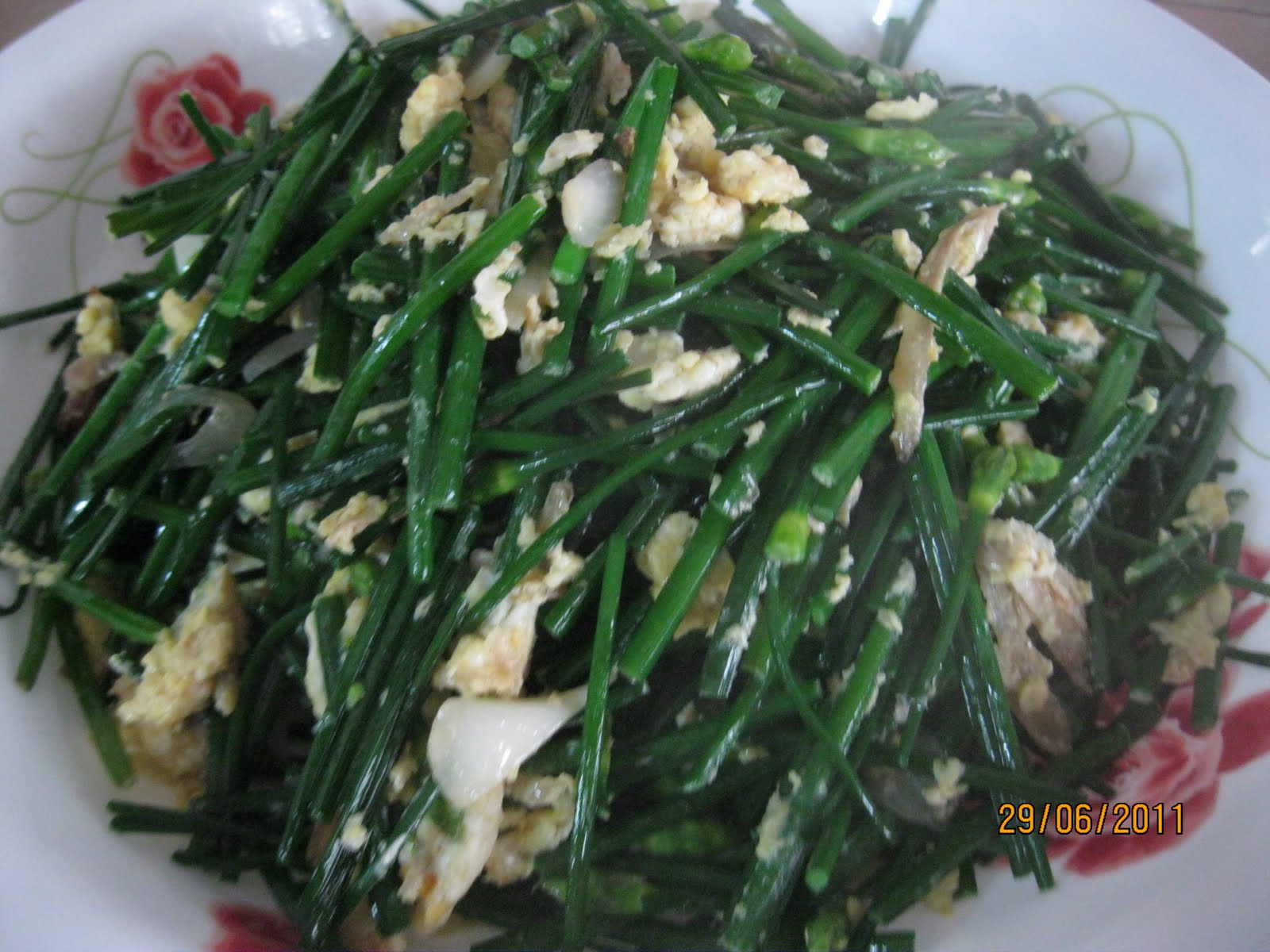 Dari Dapur Maklong: Bunga Kucai Goreng Telur