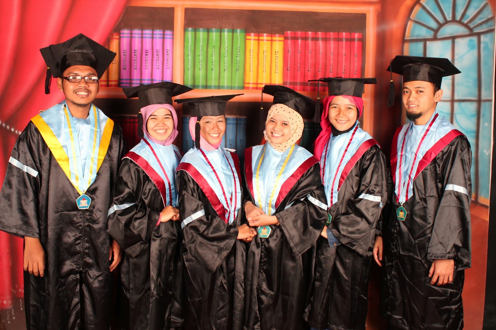 The Diary of Anak Wayang !: Graduation at Photo Studio