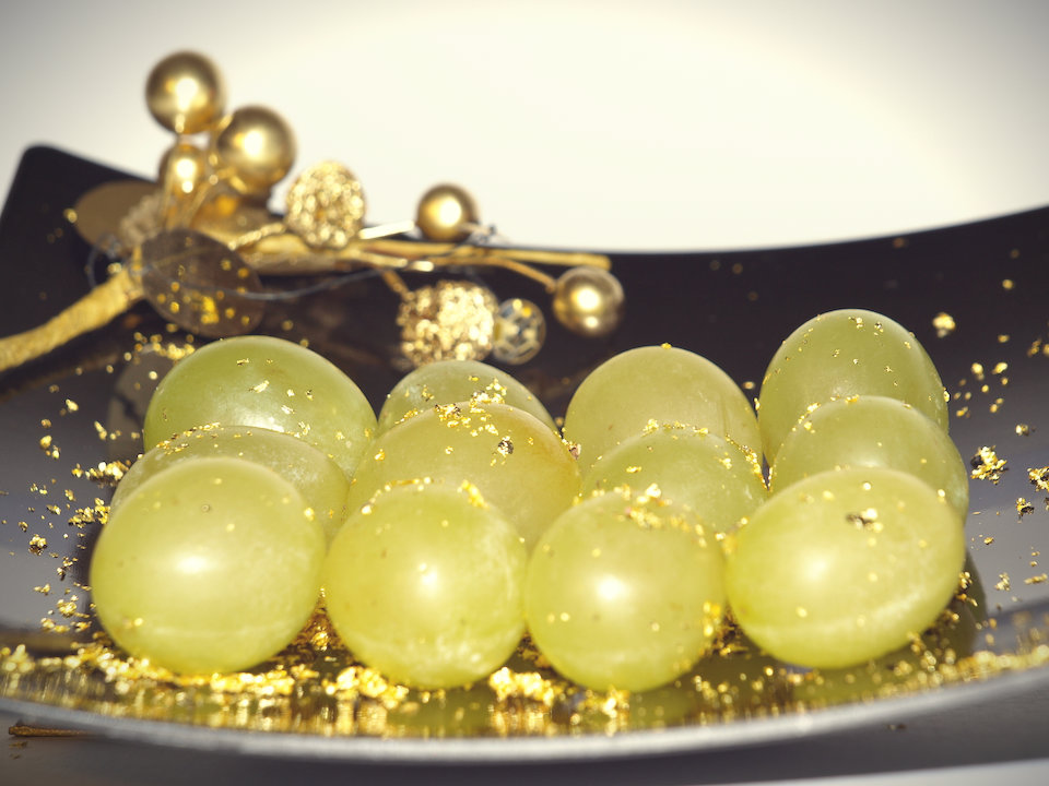 El Legado de Clío: EL ORIGEN DE LA TRADICIÓN DE LAS DOCE UVAS EN NOCHEVIEJA
