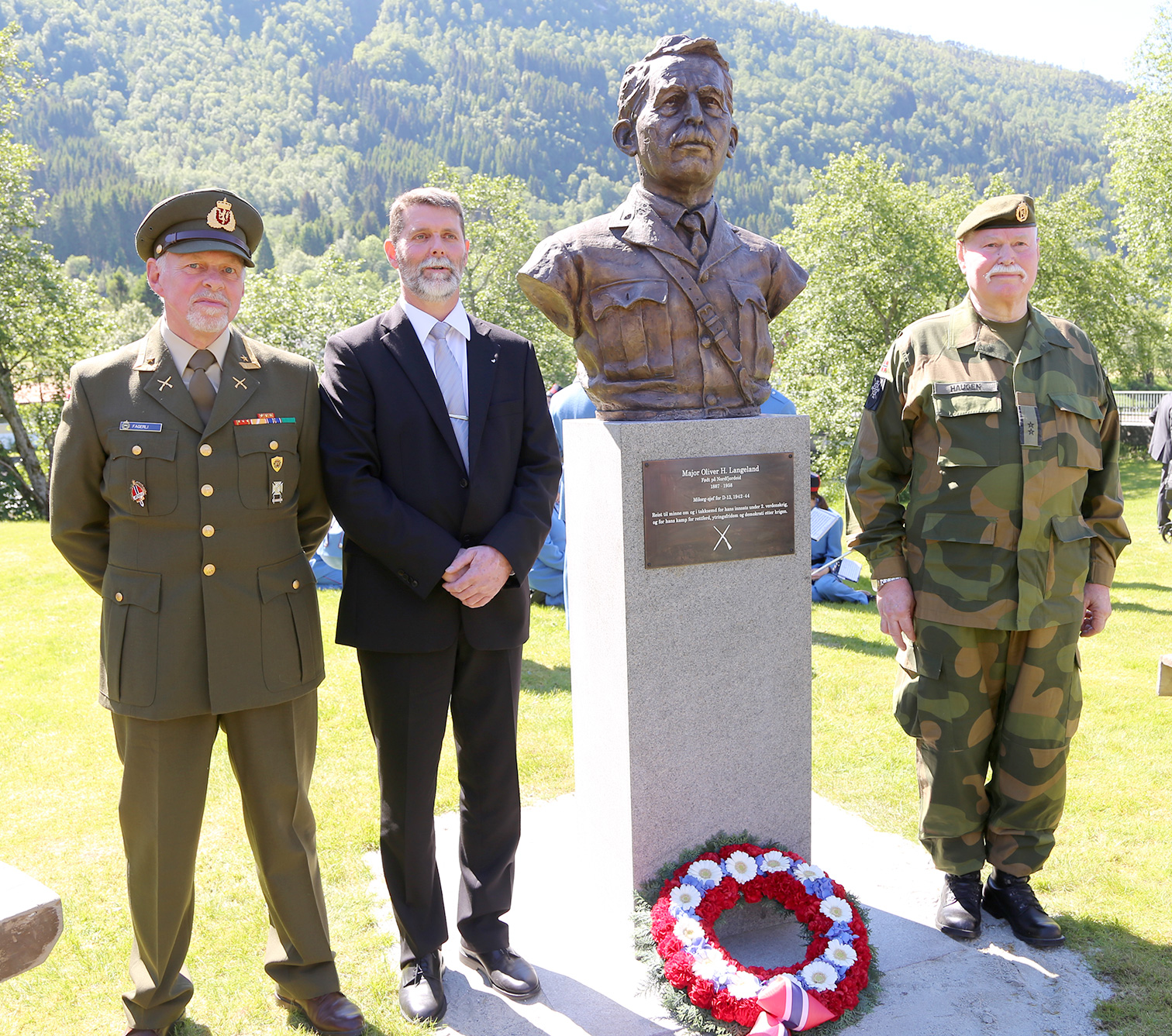 Alfred Bjørlo bloggar: Tale ved avdukinga av byste over Oliver Langeland