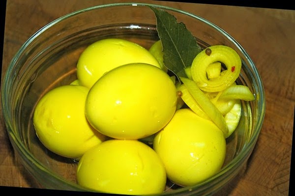 Cooking Gluten Free with Bea: Yellow Pickled Eggs