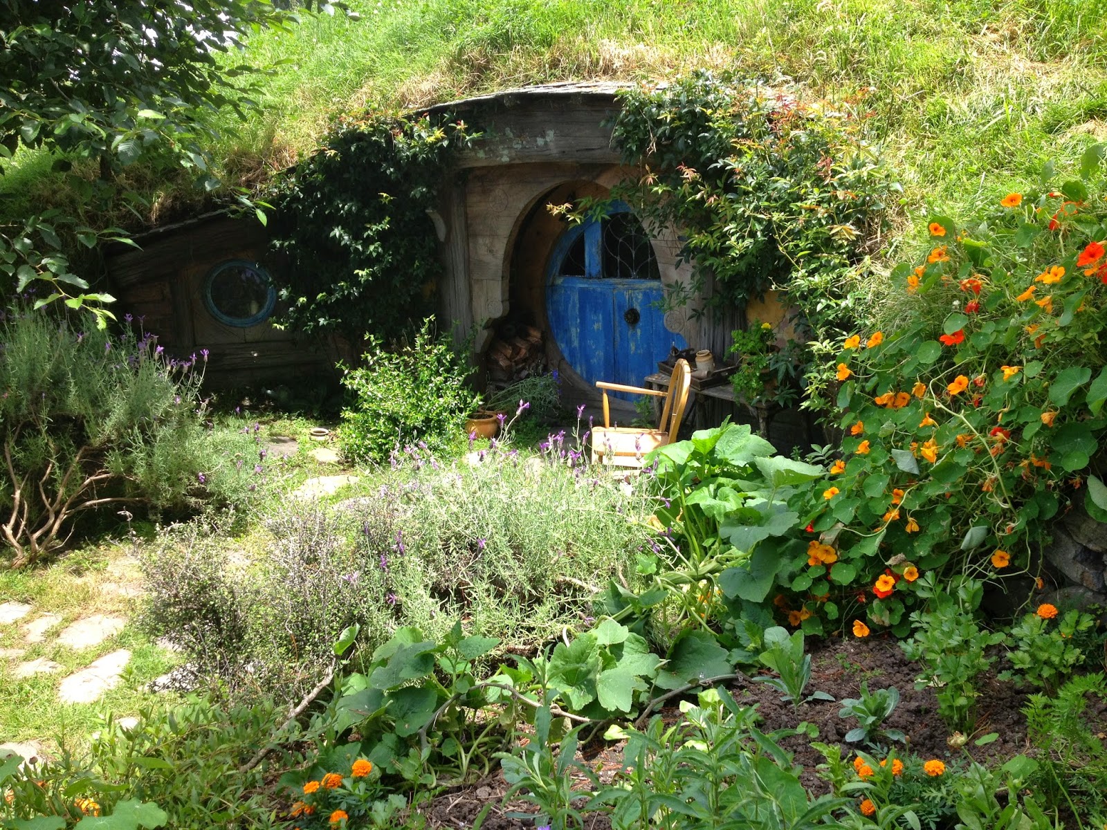 Quintessence Publications: Bilbo Baggins begins writing his Red Book ...