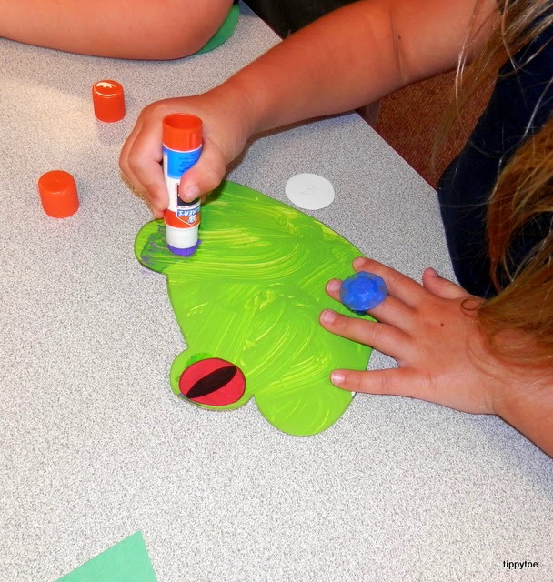 Tippytoe Crafts: Peeking Red-Eyed Tree Frogs