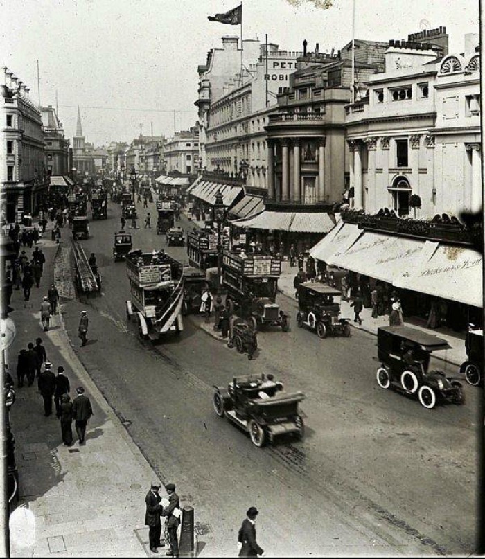 40 Amazing Vintage Photographs That Capture Everyday Life in London ...