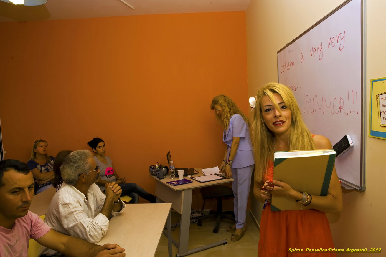 Spiros Pantelios - Photojournalism - Photographer: Τελος χρονιας για ...