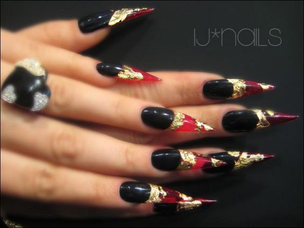 KSaintP: Dagger/Stiletto nails