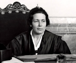 Dona havia de ser: VICTORIA KENT SIANO