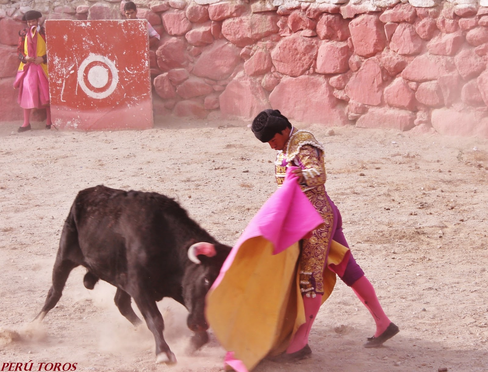 PERÚ TOROS: TOROS ENCASTADOS EN EL MOLINO