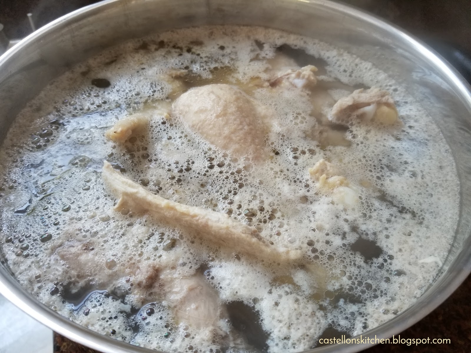 Castellon's Kitchen: Homemade Chicken Broth