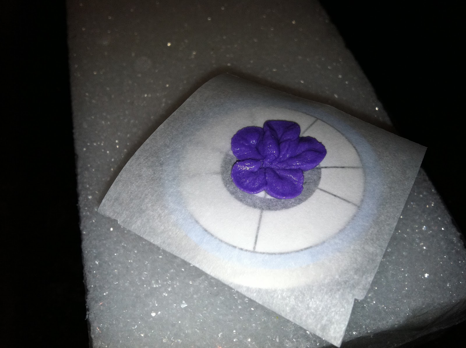 The Iced Queen: Royal Icing Violets