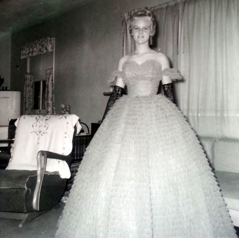 Glamorous Photos That Defined Prom Dresses Through the Years of the ...