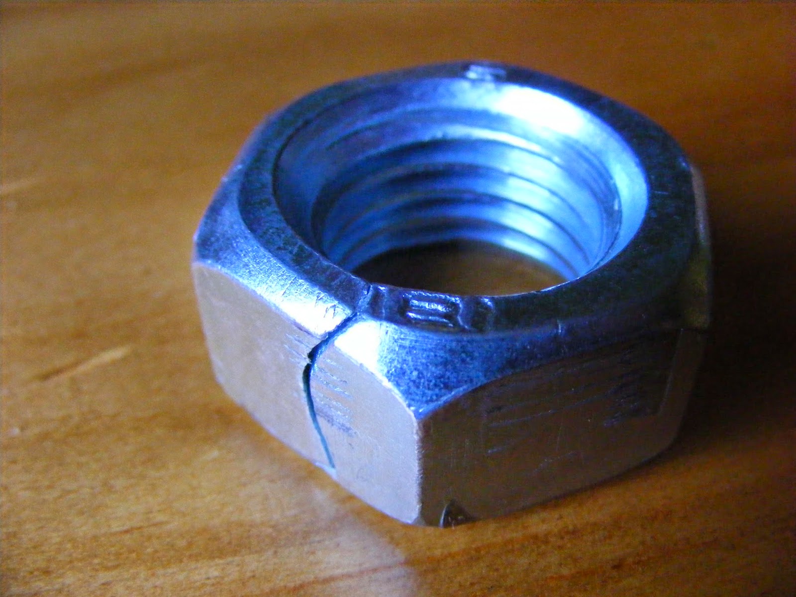 El ingeniero del pleistoceno: Una tuerca rota