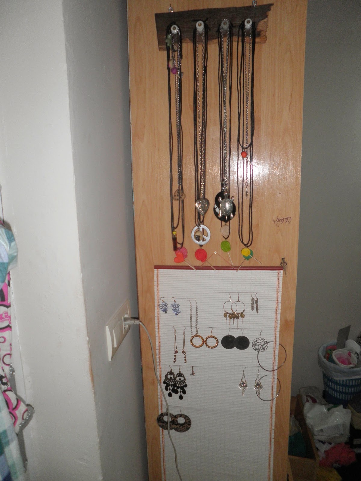 las locuras de la barbi: perchero para collares