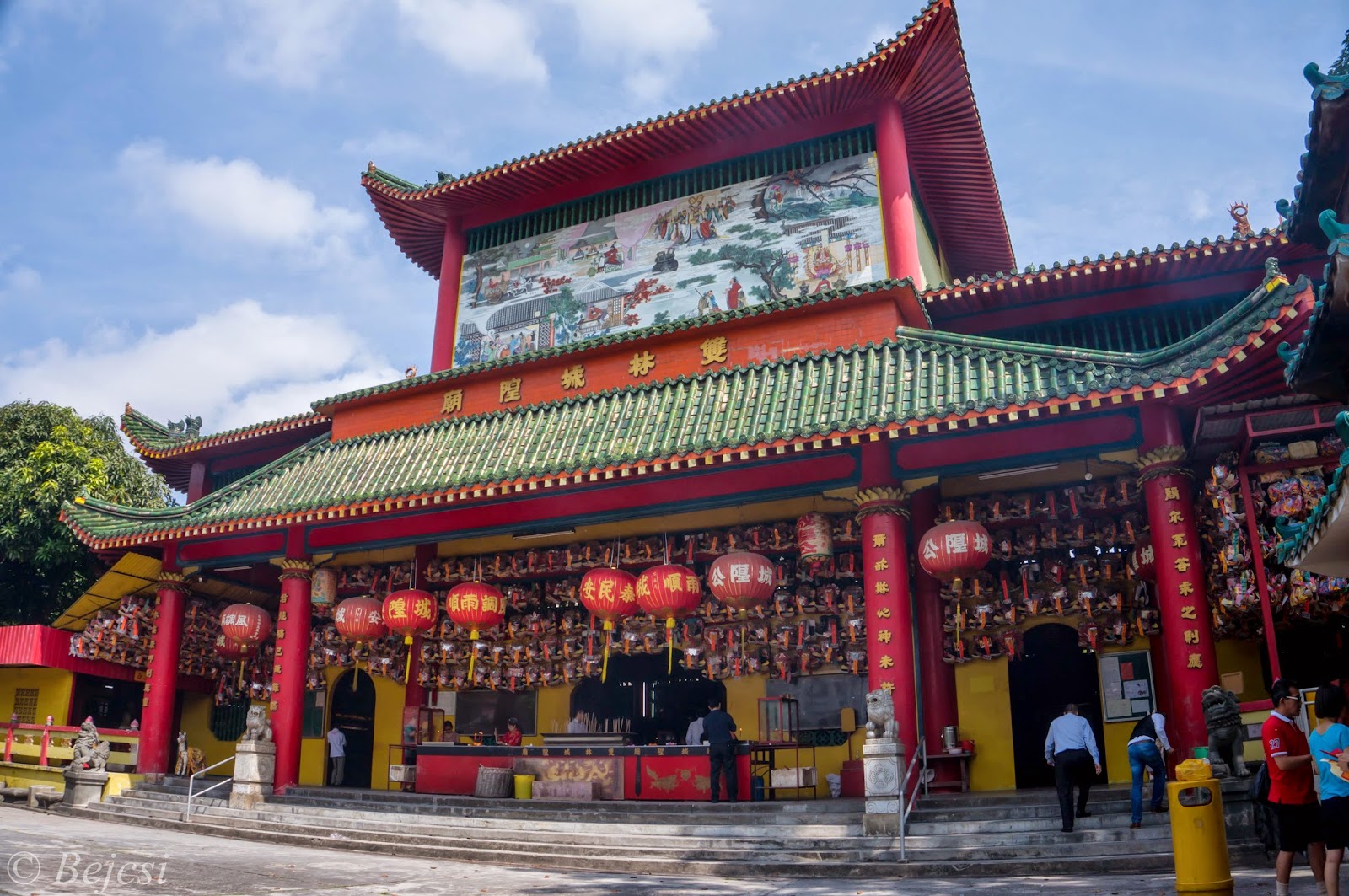 Temple Tour: Lian Shan Shuang Lin Monastery | Adventures of Bejcsi