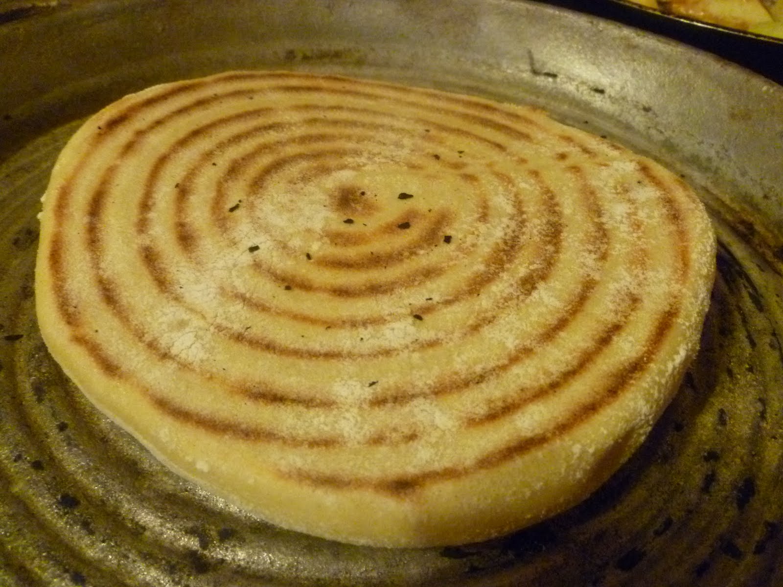 Chahrazed's Arabian Cookbook: matlou or leavened Algerian bread