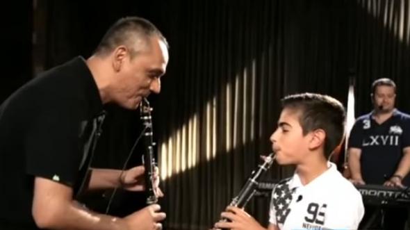 Ο ΑΡΤΙΝΟΣ ΠΙΤΣΙΡΙΚΑΣ ΠΟΥ ΣΥΓΚΙΝΗΣΕ ΟΛΗ ΤΗΝ ΕΛΛΑΔΑ ΜΕ ΤΟ ΚΛΑΡΙΝΟ ΤΟΥ ...