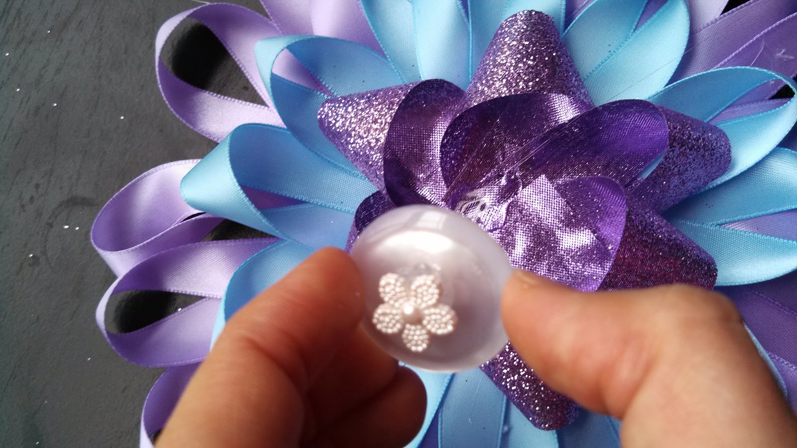 Alli Crafts: Craft Tutorial: Large Ribbon Flower