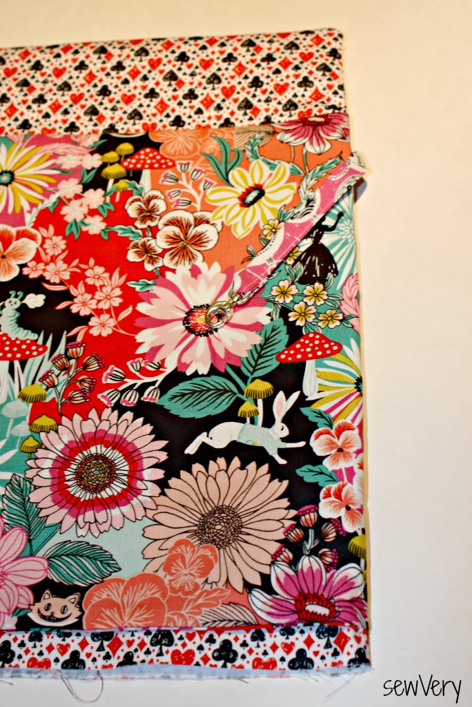 sewVery: Wonderland Blog Hop: Chair Pocket Tutorial