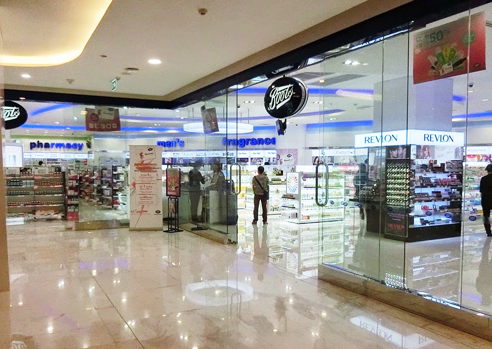 พาชมร้าน Boots สาขาที่ใหญ่ที่สุดในประเทศ