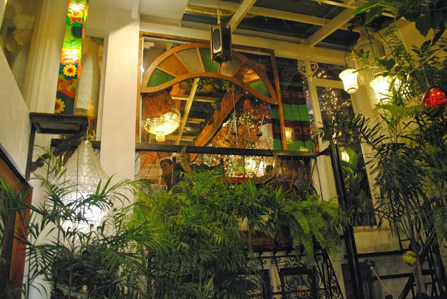 Sleek in the City: 18 Awesome Photos Taken Inside Cafe Juanita